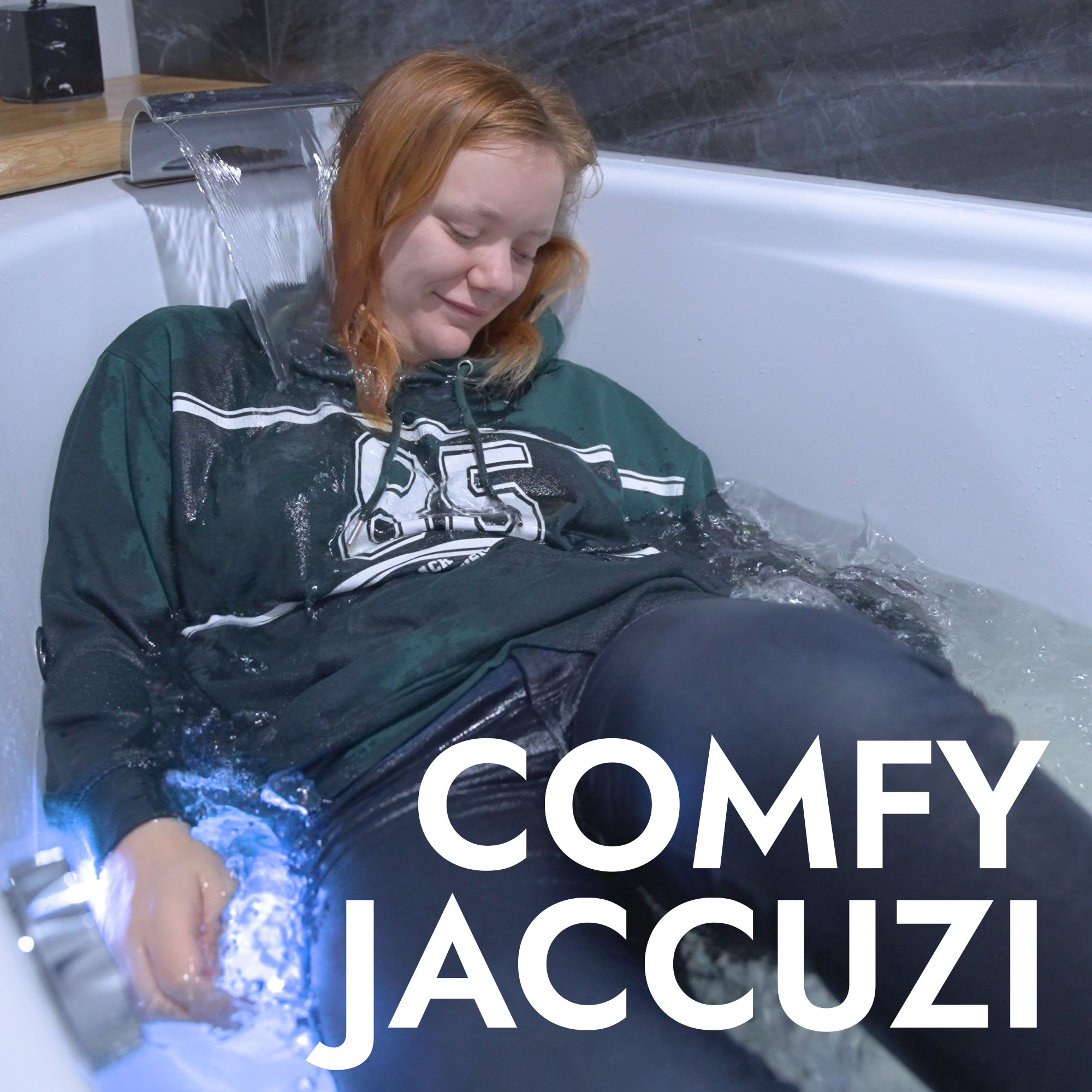 Comfy Jacuzzi - wetlook pool
